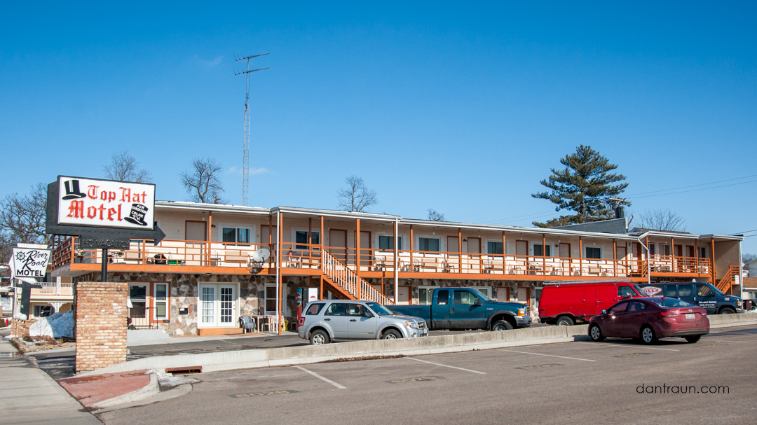 2016-03-23 Top Hat Motel - dantraun.com